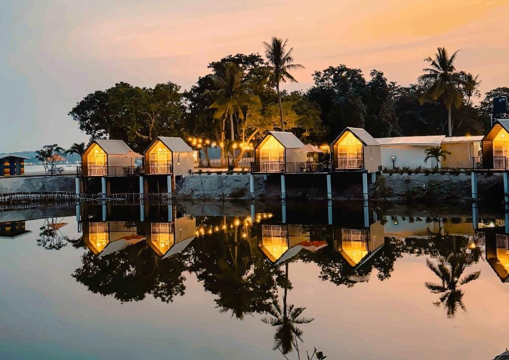 MBeach Starlight Cabin: Destinasi Wisata Eksotis di Kalianda dengan ...